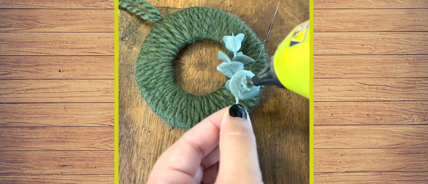 HOW TO BUILD CHRISTMAS MINI WREATH ORNAMENTS | Ryobi